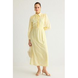 Gelbes Hijab-Kleid