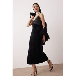 Elegantes, &auml;rmelloses Maxikleid f&uuml;r Damen, ideal f&uuml;r den Abend.