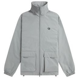 Fred Perry Jacke mit aufgesetzter Tasche und Rei&szlig;verschluss in Grau