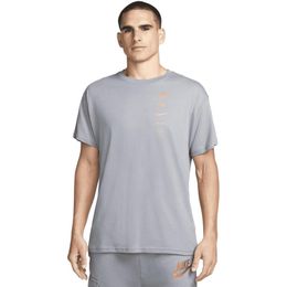 Nike Sportswear Standard Issue T-Shirt in Polar Grau