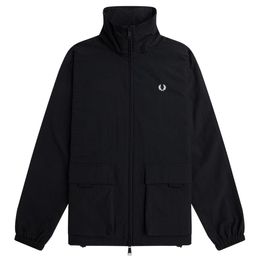 Schwarze Jacke von Fred Perry mit aufgesetzter Tasche und Rei&szlig;verschluss