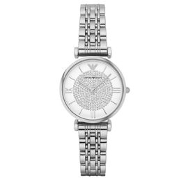 Trendige Damenuhr der Marke Emporio Armani in der Farbe silber. Das Geh&auml;use hat einen Durchmesser von 32mm. Das elegante Armband hat eine Faltschlie&szlig;e. Das Zifferblatt ist mit sch&ouml;nen Schmucksteinen besetzt. Marke: Emporio ArmaniModellname: AR1925 (32mm)Kategorie: DamenuhrMaterialien: EdelstahlFarbe: silberUhr: Quarz