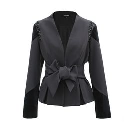Blazer aus Bi-Material und geknoteter G&uuml;rtel