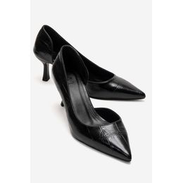 Arel Spitzer Pumps