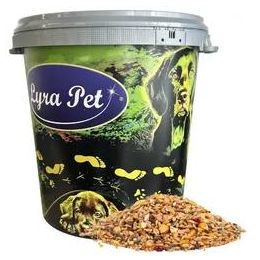 10 kg LYRA PET&reg; Streufutter aus 29 Komponenten in 30 L Tonne