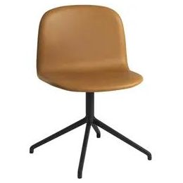 muuto Visu Wide Chair, swivel base, refine leder cognac / schwarz