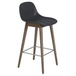muuto Fiber Barhocker mit R&uuml;ckenlehne, wood base, h&ouml;he 65 cm, schwarz / dunkelbraun gebeizt