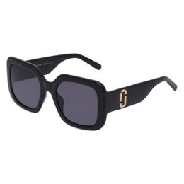 Marc Jacobs 647/S | Damen-Sonnenbrille | Fassung: Vollrand, Quadratisch, Kunststoff, Schwarz Gl&auml;nzend | Glasfarbe: Grau