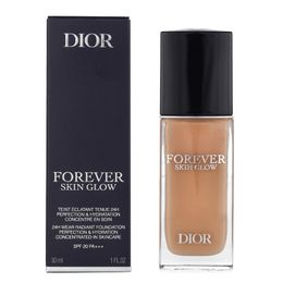 Dior Forever Skin Glow 24H Wear Radiant Foundation SPF20.