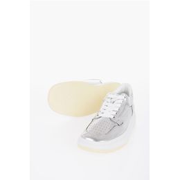 Maison Martin Margiela MM6 Niedrige Sneakers mit Metalleffekt in Silber