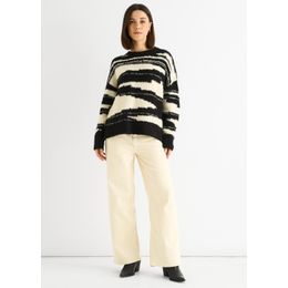 Schwarzer abstrakter &uuml;bergro&szlig;er Recycling-Strickpullover