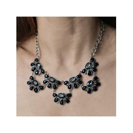 Steuer Modeschmuck Collierkette Collier in Bl&uuml;tenoptik mit schwarzen Strasssteinen