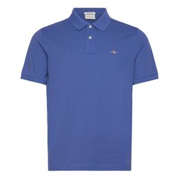 Dieses Poloshirt von Gant ist ein Klassiker und zeitlos. Es hat einen Flachstrickkragen mit einer Knopfleiste, die f&uuml;r einen eleGanten und modernen Look sorgt. Die kurzen &Auml;rmel sind glatt und schlicht, was dem Poloshirt einen cleanen und minimalistischen Stil verleiht. Die seitlichen Saumschlitze geben dem Poloshirt mehr Flexibilit&auml;t und Komfort. Das Poloshirt ist mit einer Logostickerei auf der l