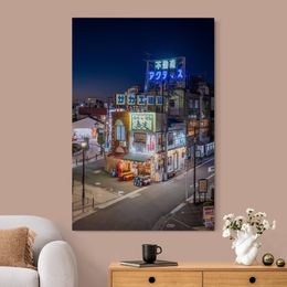 Akustikbild Japan Stra&szlig;e mit Leuchtreklame bei Nacht