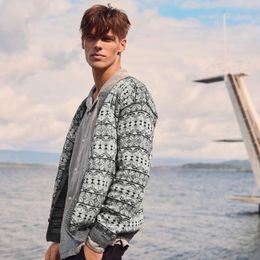 Anleitung 465/2, Herrenjacke aus Sisu von Sandnes Garn