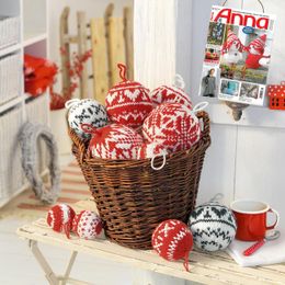 Anleitung 824/4, Weihnachtskugeln in div. Gr&ouml;&szlig;en aus Landwolle von Junghans-Wolle
