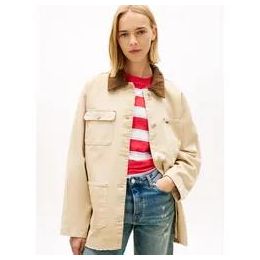 Tommy Hilfiger Langjacke TOMMY JEANS "TJW OVS DISTRESSED CHORE JACKET", Damen, Gr. XL (42), wei&szlig; clay, Denim/Jeans, Obermaterial: 100% Baumwolle, unifarben, oversize Po-bedeckend, mit Knopf, Jacken Langjacke, mit farblich abgesetztem Umlegekragen, Oversized Fit