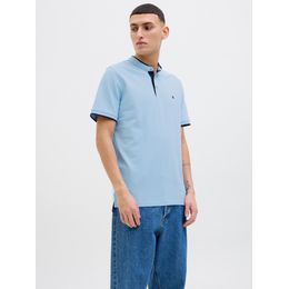 Jack & Jones Poloshirt JACK & JONES "JJEPAULOS MAO POLO", Herren, Gr. M, blau (chambray blau), Piqu&eacute;, Obermaterial: 100% Baumwolle, unifarben, slim fit taillenbedeckt, Rundhals, Rippb&uuml;ndchen, Shirts, mit Logo Stickerei