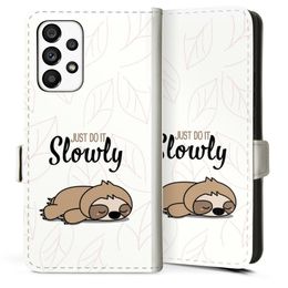 DeinDesign Galaxy A53 5G Handy Klapph&uuml;lle Handyh&uuml;lle aus Kunst Leder wei&szlig; Flip Case Sloth Animals Lazy Sunday Sideflip mit Lasche
