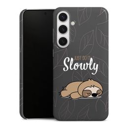 DeinDesign Galaxy S24+ Handy Premium Case Smartphone Handyh&uuml;lle Schutzh&uuml;lle gl&auml;nzend Sloth Lazy Sunday Sayings Premium Case