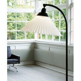 Le Klint Model 368 Stehleuchte Classic mit wei&szlig;em Schirm