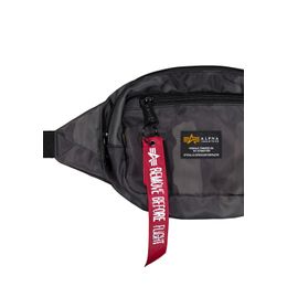 Tragetasche Alpha Industries "Crew Waist Bag Camo", schwarz (schwarz camo), Shell: 100% Nylon. Lining: 100% Nylon, Taschen