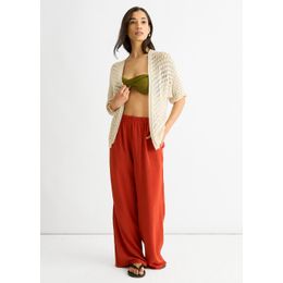 Beige Kante an Kante geh&auml;kelte Strickjacke