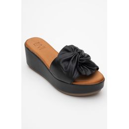 Syndra Bow Keilabsatz Leder Sandale
