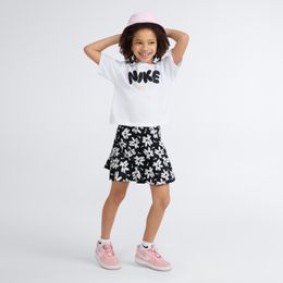 T-Shirt & Shorts Nike Sportswear "NKG BOLD PLAY SCOOTER SET", M&auml;dchen, Gr. 104, schwarz, Obermaterial: 60% Baumwolle, 40% Polyester. Unterteil: 88% Polyester, 12% Elasthan, KOB Set-Artikel, f&uuml;r Children, f&uuml;r sportliche Aktivit&auml;ten