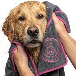 HUND IST K&Ouml;NIG &reg; Hundehandtuch extra saugf&auml;hig | Hunde Handtuch aus Mikrofaser mit 4 Eingriffen grau/ rosa