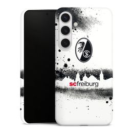 DeinDesign Galaxy S24+ Handy Premium Case Smartphone Handyh&uuml;lle Schutzh&uuml;lle gl&auml;nzend Skyline Sc Freiburg Logo Premium Case