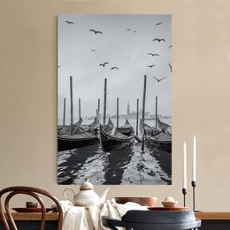 Akustikbild Venedig Gondeln am Ufer in Schwarz Wei&szlig;