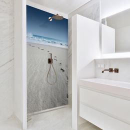 Bilderwelten Duschr&uuml;ckwand Strand Motiv blau fugenlose Wandverkleidung - Spuren im Sand - Meerblick Wandpaneel Bad