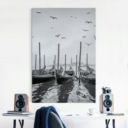 Bilderwelten Akustikbild | Wandbild schallabsorbierend - Venedig Gondeln am Ufer in Schwarz Wei&szlig;