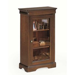 Pharao24.de Schmaler Vitrinenschrank in Nussbaumfarben klassischen Stil