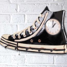 Pharao24.de Metall Garderobe in Sneaker Optik mit Uhr