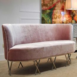 Pharao24.de Modernes 2er Sofa in Rosa Samt Metall Gestell