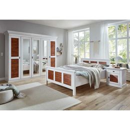 Pharao24.de Schlafzimmer Komplett im Landhausstil Kiefer Bernsteinfarben und Wei&szlig; (vierteilig)