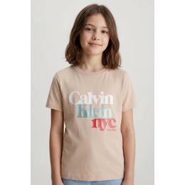 T-Shirt Calvin Klein Jeans "PEARL SIGNATURE NYC REGULAR TEE", M&auml;dchen, Gr. 12 (152), spanish villa, Single Jersey, Obermaterial: 100% Baumwolle, unifarben, regular fit h&uuml;ftlang, Rundhals, Shirts T-Shirt, f&uuml;r Kinder bis 16 Jahre, mit gro&szlig;em Druck