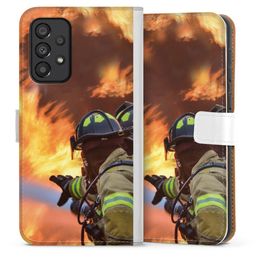 DeinDesign Galaxy A33 5G Handy Klapph&uuml;lle Handyh&uuml;lle aus Kunst Leder wei&szlig; Flip Case Fire Fighter Life Saver Fire Fighters Sideflip mit Lasche