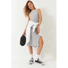 Gestreiftes Ripp-Midikleid mit Schlitz