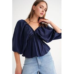 V-Ausschnitt-Bluse mit R&uuml;schendetails