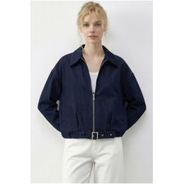 &Uuml;berdimensionierte Denim-Bomberjacke mit G&uuml;rtel
