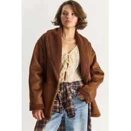 Jacke mit Kn&ouml;pfen und Kunstfell-Details