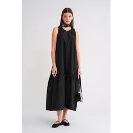 Maxikleid mit Kragen und R&uuml;schendetails