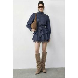 Texturiertes Mini-Kleid mit halbem Rollkragen und Spitzenakzenten