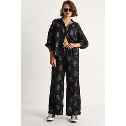 Besticktes Oversized-Shirt und weit geschnittene Hose im Set