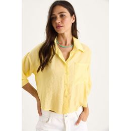 Strukturierte Crop-Bluse mit Knopfverschluss und Tasche