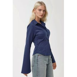 Tailliertes Langarmshirt