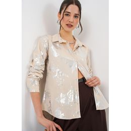 &Uuml;bergro&szlig;es gestreiftes Button-Up Hemd